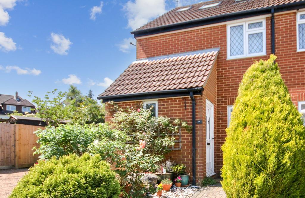 Rough Field, East Grinstead, RH19 3 bed semi-detached house - £460,000