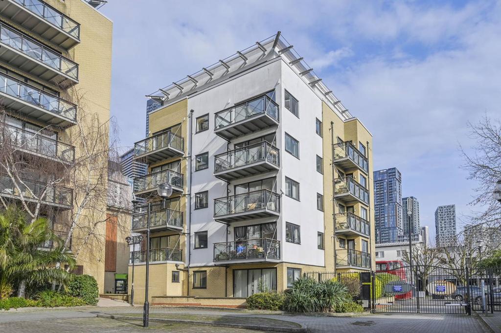 Ocean Wharf, Isle Of Dogs, London, E14 1 bed flat for sale - £425,000