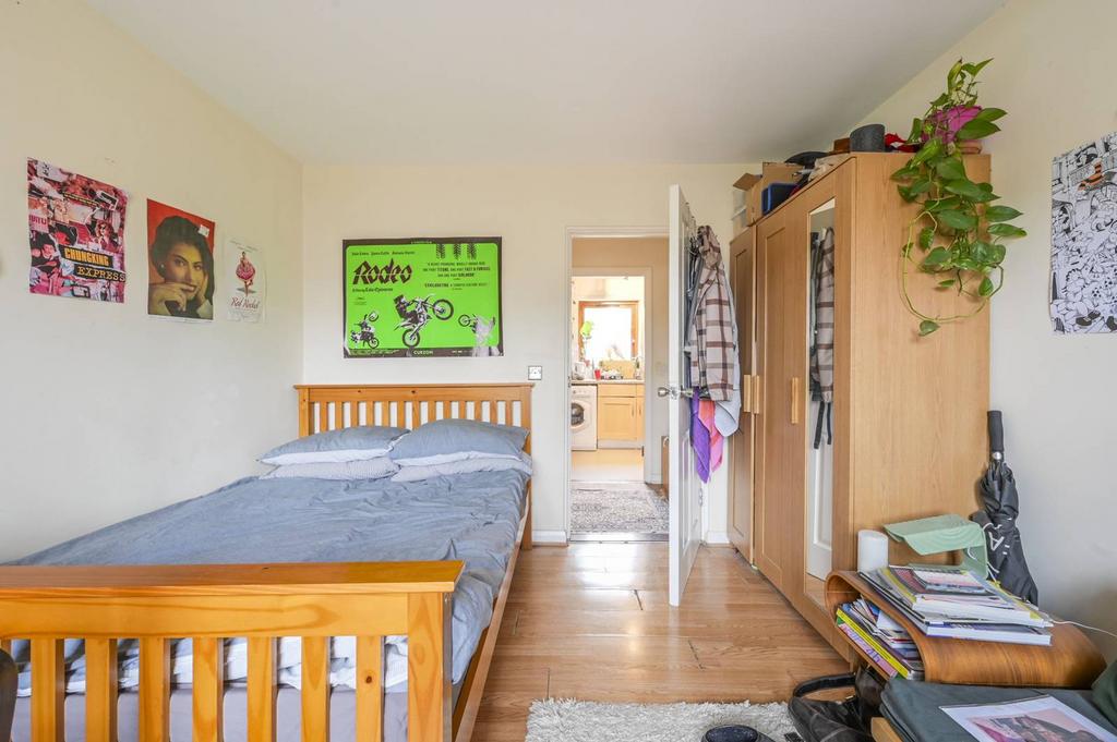 Tarling Street, Shadwell, London, E1 3 bed flat - £2,817 pcm (£650 pw)