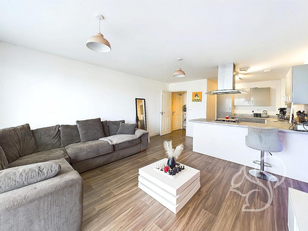 Cunard Square, Chelmsford CM1 2 bed apartment for sale - £78,000