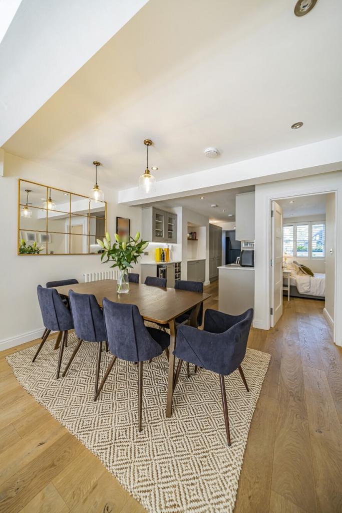 Oakhill Road Putney SW15 2 bed apartment - £2,950 pcm (£681 pw)