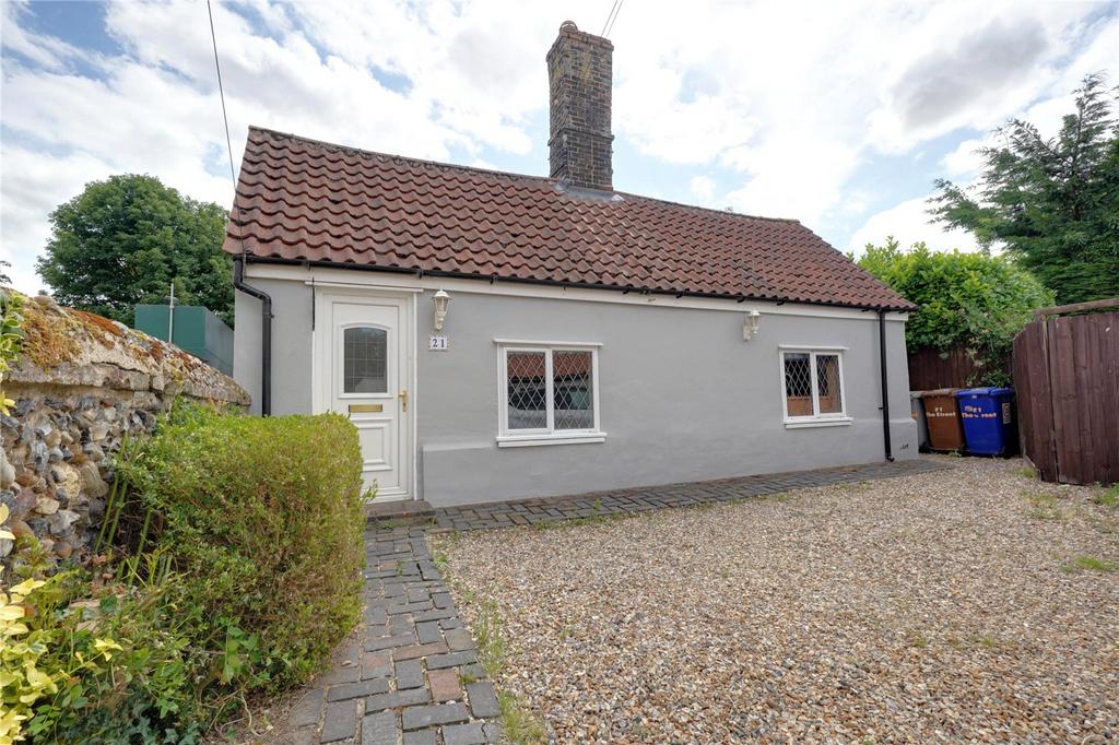 The Street, Freckenham, Bury St... 2 bed bungalow for sale - £250,000
