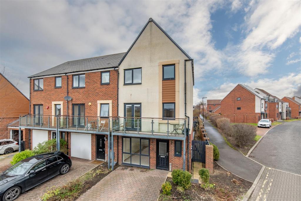 Prendwick Avenue, Great Park, NE13 4 bed end of terrace house - £255,000