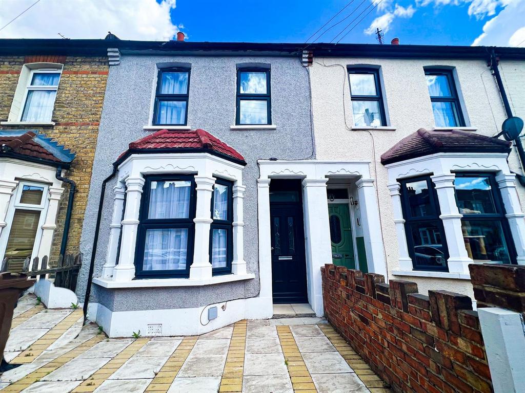 Devon Road, Barking, IG11 2 bed terraced house - £2,050 pcm (£473 pw)
