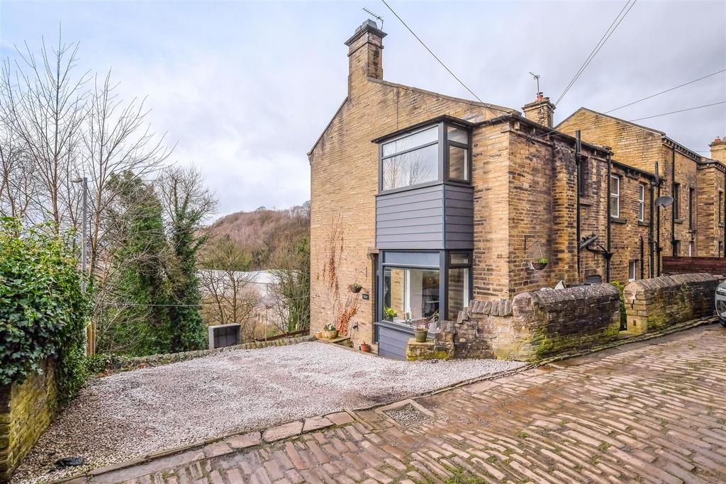 Elland Road, Brighouse 2 bed end of terrace house for sale - £175,000