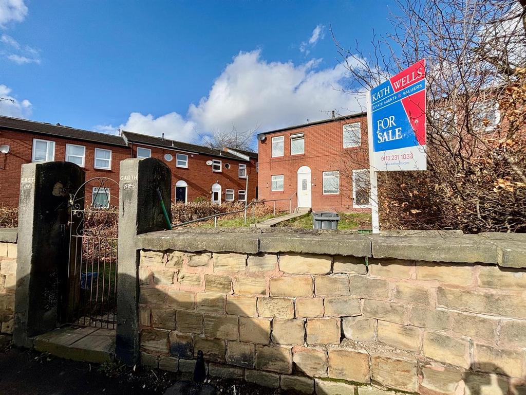 Lower Wortley Road, Wortley, Leeds 2 bed townhouse - £135,000