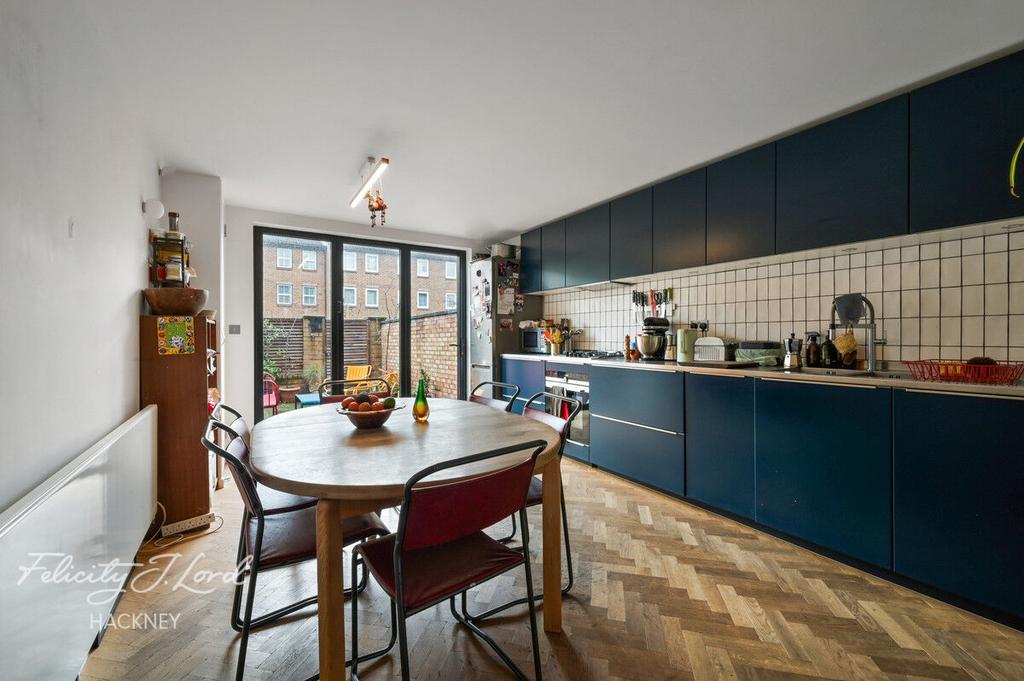 Beeston Close, London 3 bed terraced house to rent - £3,500 pcm (£808 pw)