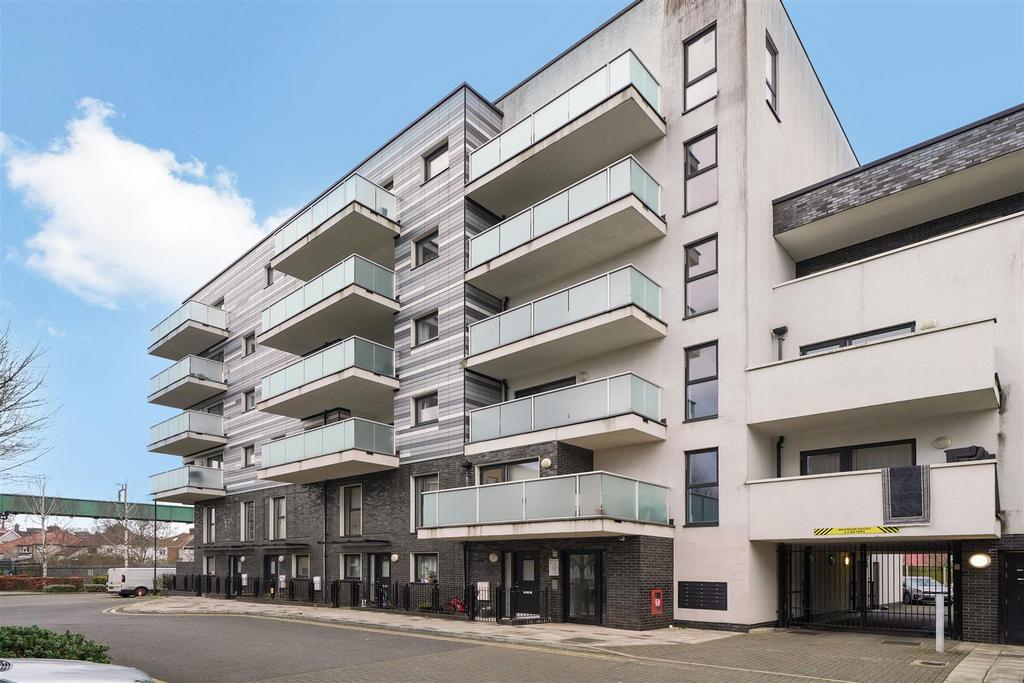 Williams Way, Wembley 2 bed maisonette - £375,000