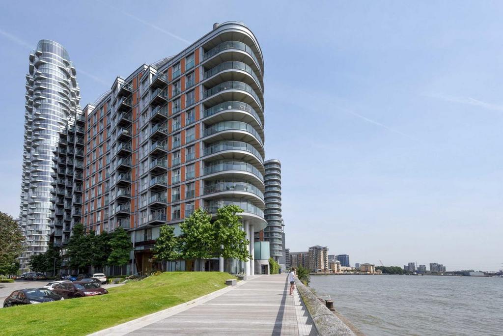 Fairmont Avenue, London E14 1 bed flat - £1,998 pcm (£461 pw)