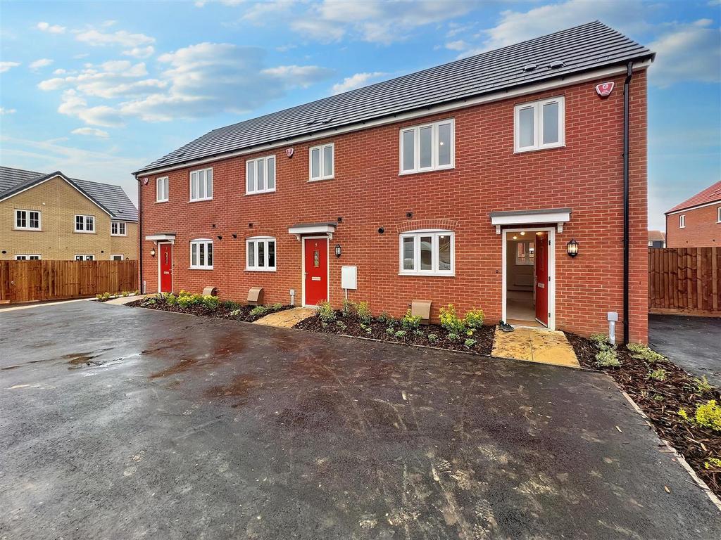 Middlemoore Way, Crowland 2 bed terraced house - £900 pcm (£208 pw)