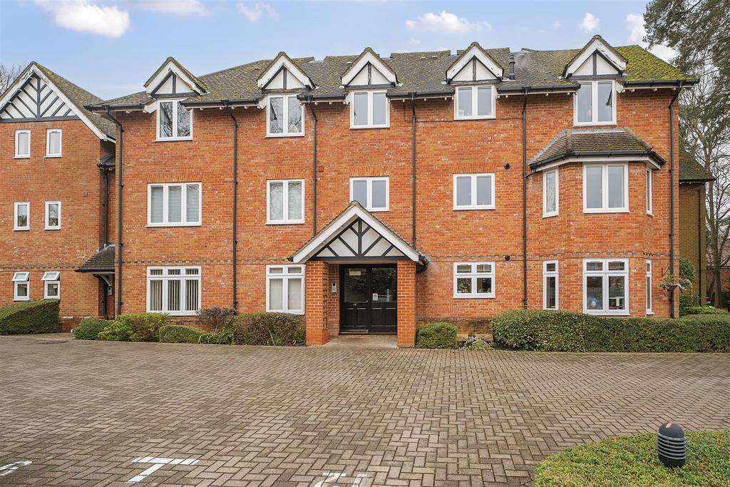Lefroy Park, Fleet GU51 2 bed apartment - £285,000