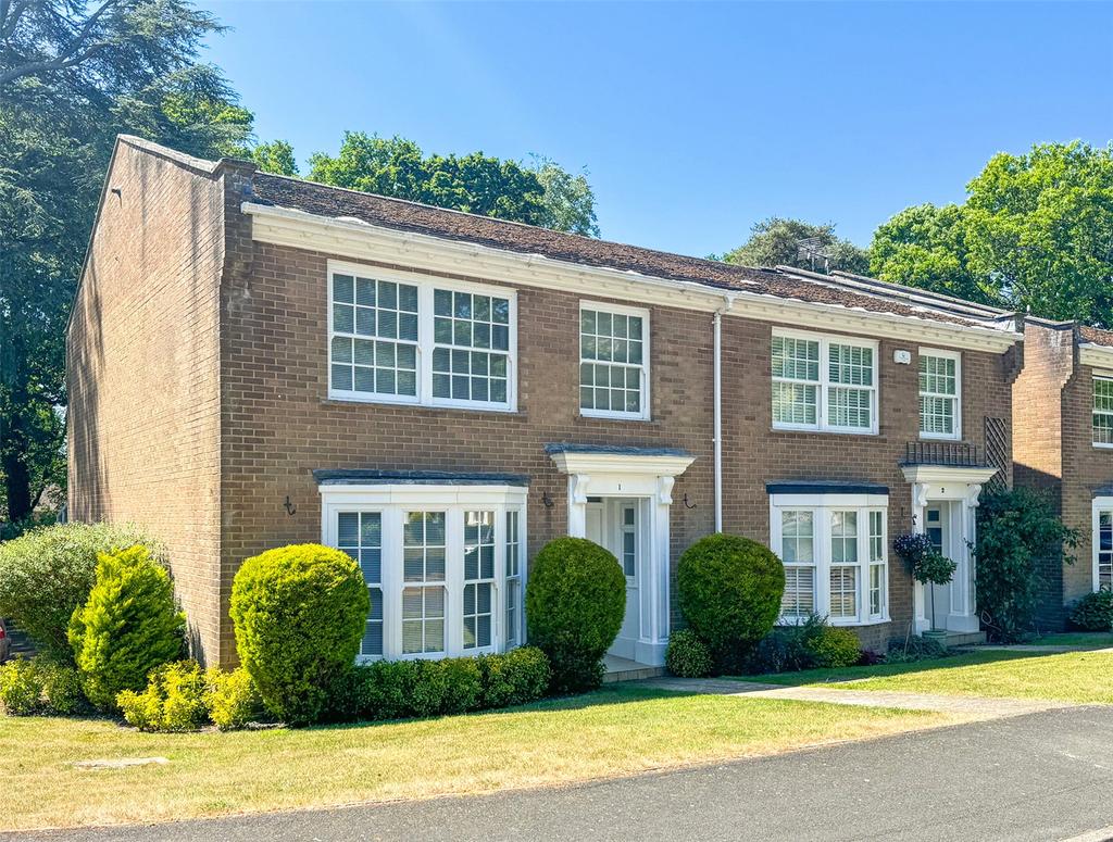 Cranwell Close, Bransgore... 3 bed semi-detached house - £450,000