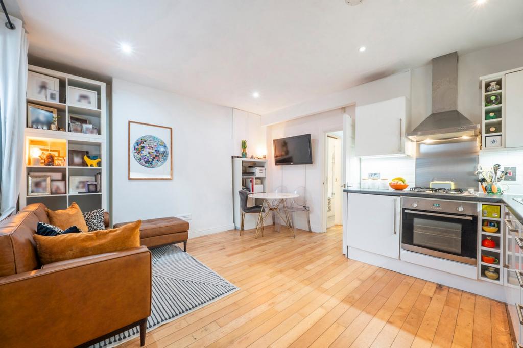 Axminster Road, London 3 bed flat - £575,000