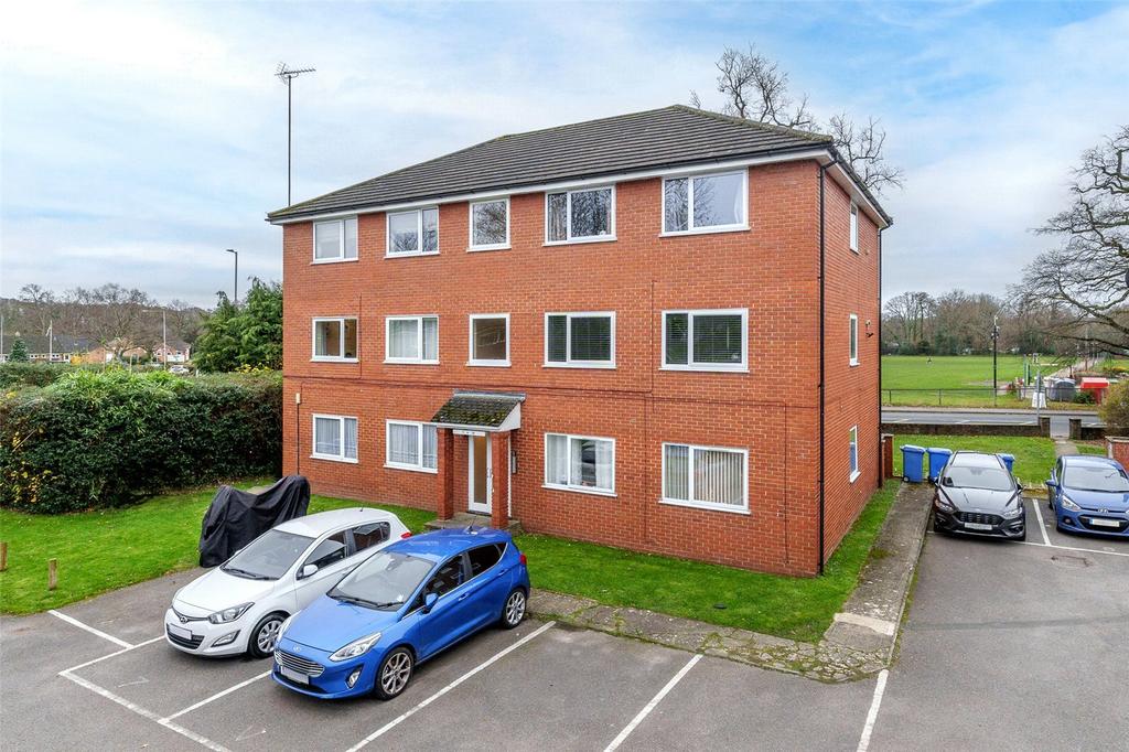 Brittain Court, Berkshire GU47 2 bed apartment - £230,000