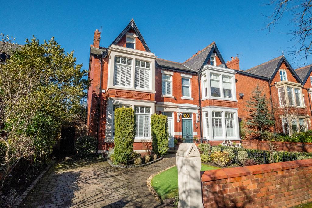 Riversleigh Avenue, Lytham, FY8 5 bed semi-detached house for sale - £699,950