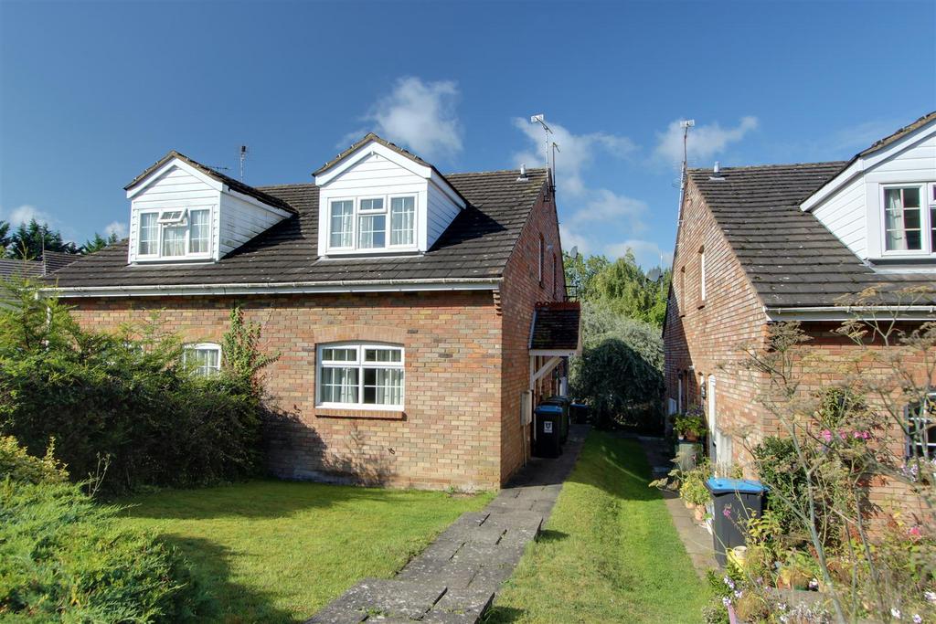 Hunters Close, Tring 1 bed terraced house for sale - £240,000