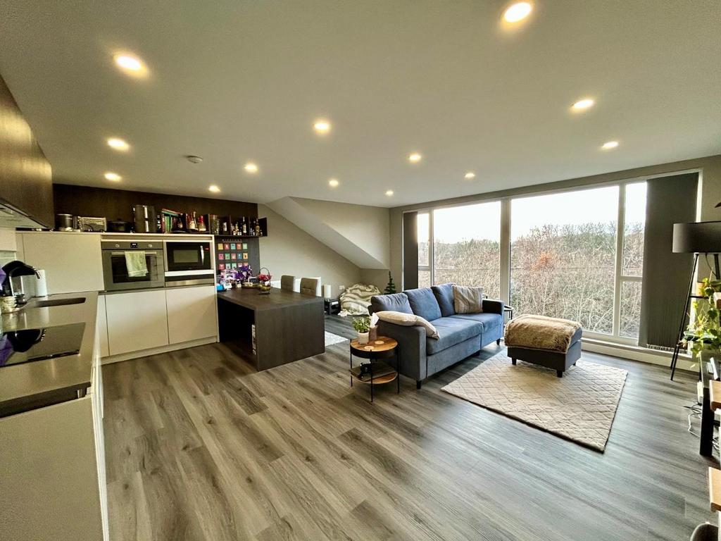 Spen Lane, Leeds 2 bed apartment - £995 pcm (£230 pw)