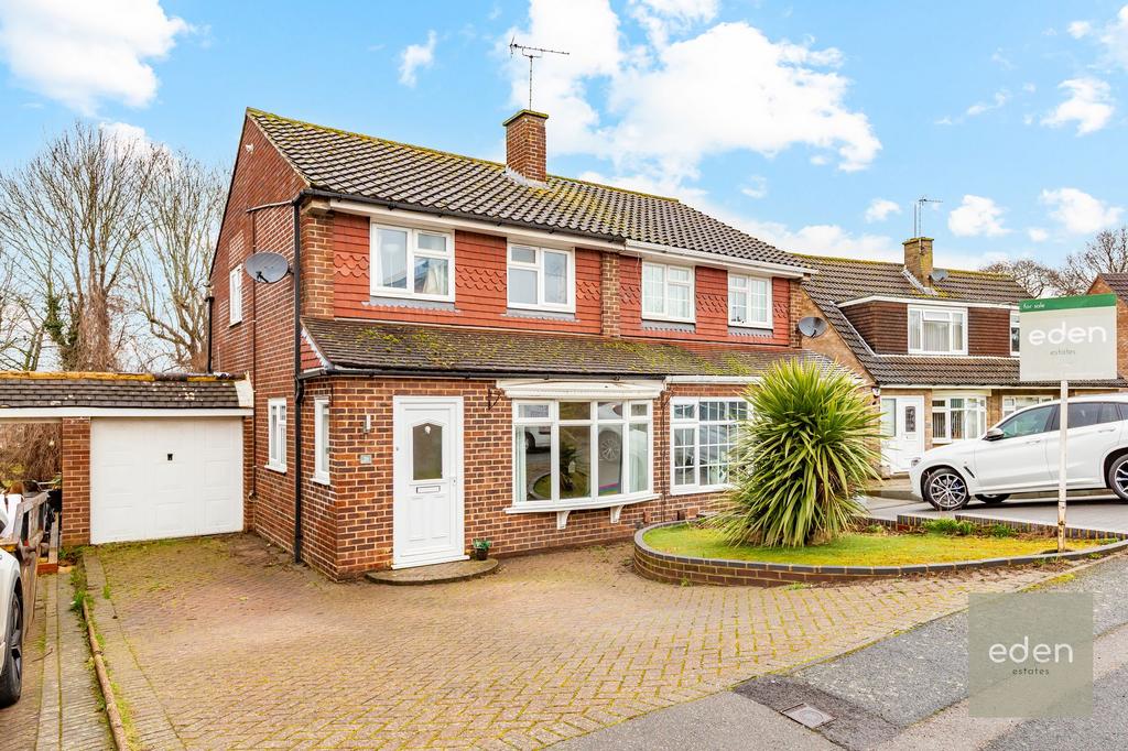 Primrose Drive, Ditton, ME20 3 bed semi-detached house - £350,000