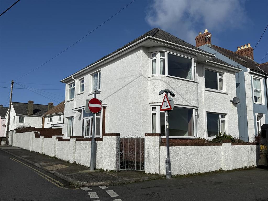 Glanaber, Penslade, Fishguard 3 bed detached house - £360,000