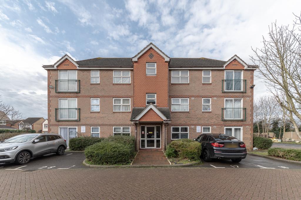 Dudley Close, Grays RM16 2 bed flat - £227,000