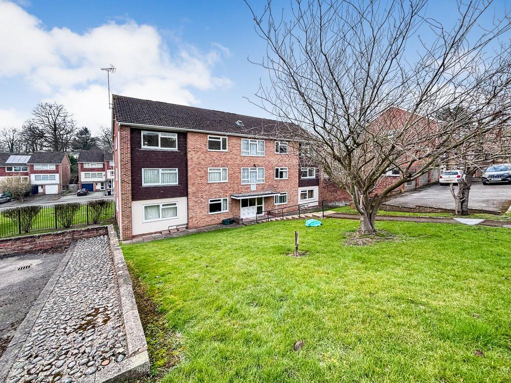 Robin Way, Tilehurst, Reading, RG31 2 bed flat - £260,000