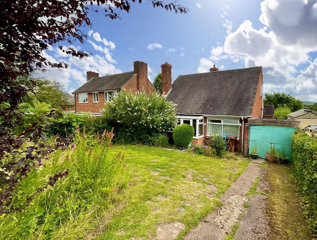 Pirehill Lane, Stone ST15 3 bed detached bungalow - £195,000