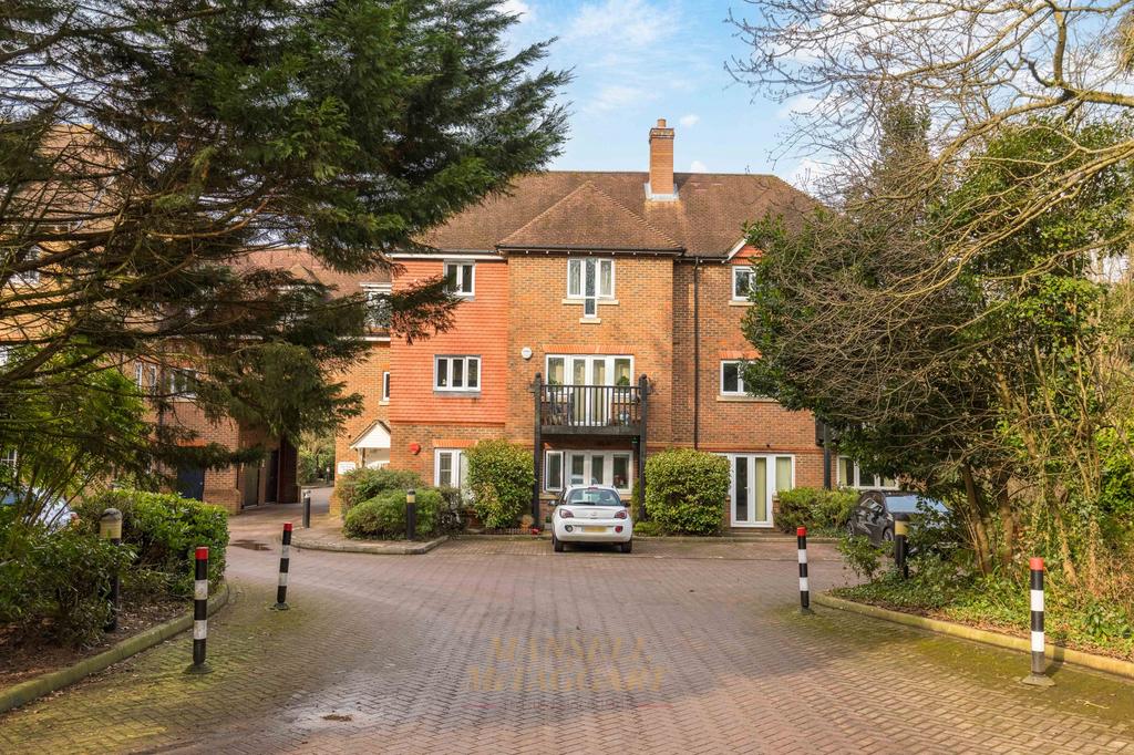 Copthorne Common Road, Crawley RH10 2 bed flat for sale - £280,000