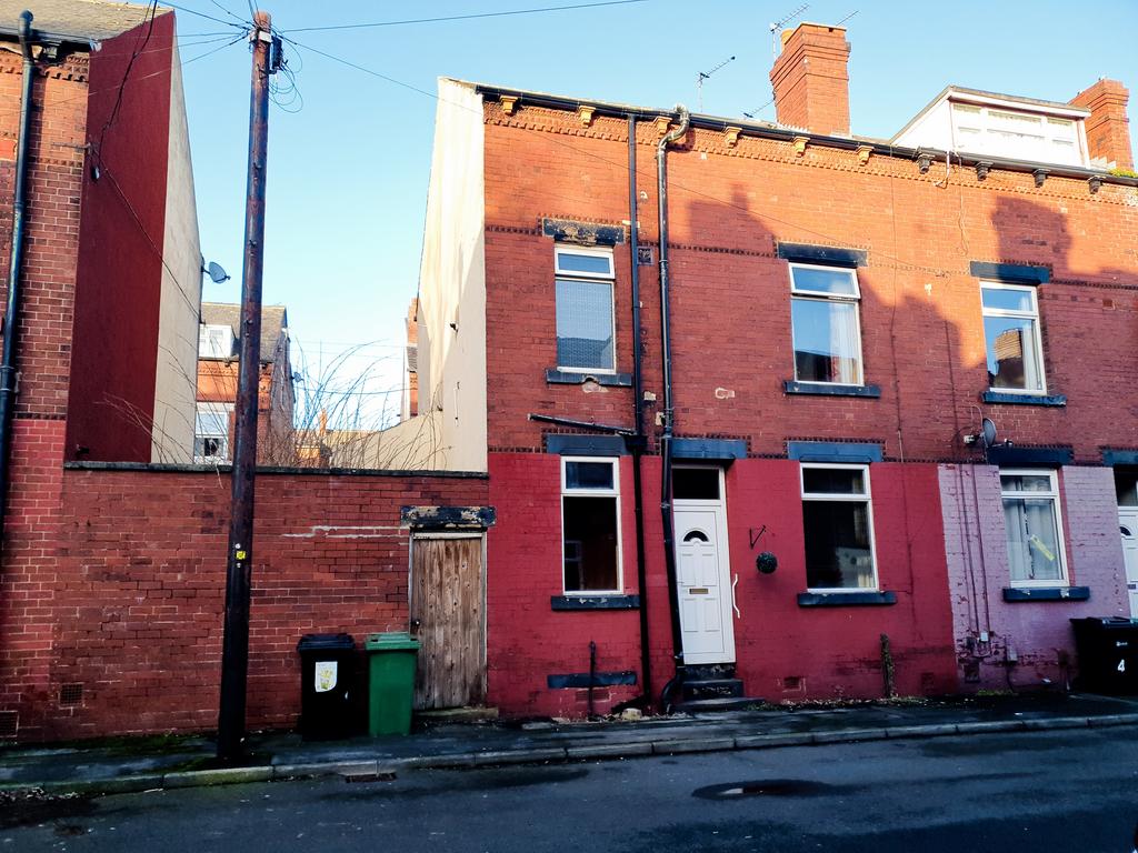 Nansen Terrace, Leeds LS13 2 bed end of terrace house for sale - £119,995