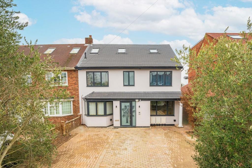 Mayfield Road, London W3 Studio - £1,400 pcm (£323 pw)