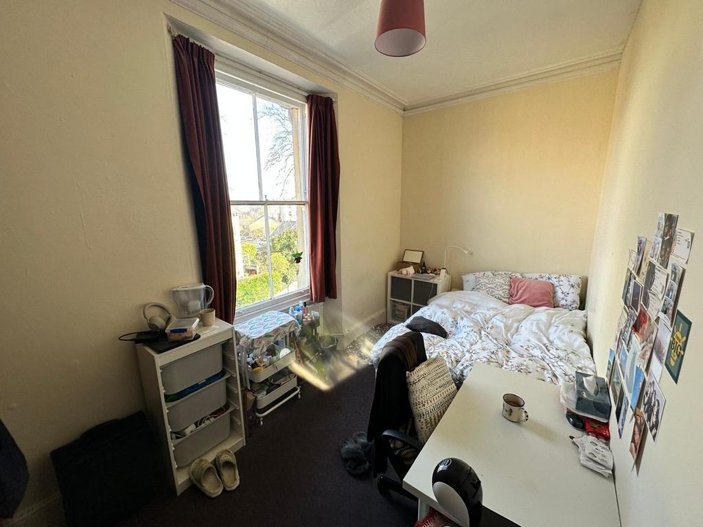 Cotham Park, Bristol BS6 5 bed ground floor flat - £4,100 pcm (£946 pw)