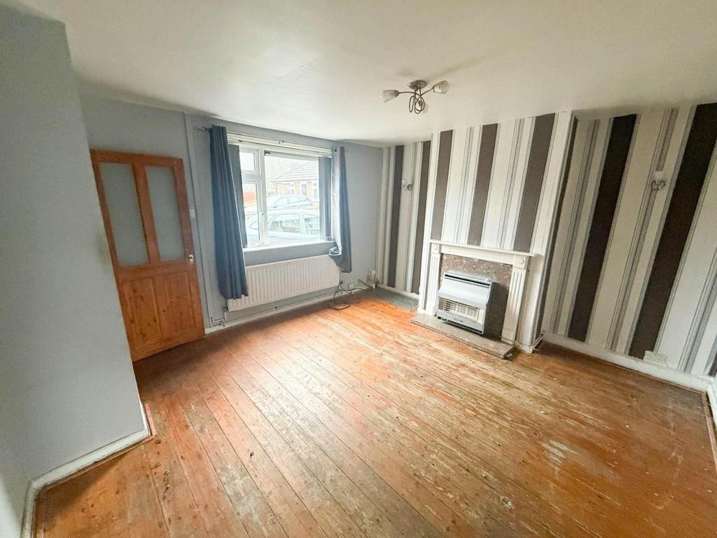 Borough Avenue, Manchester M26 3 bed semi-detached house - £175,000
