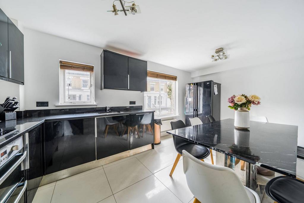 Stadium Street, Chelsea, London, SW10 3 bed maisonette - £830,000