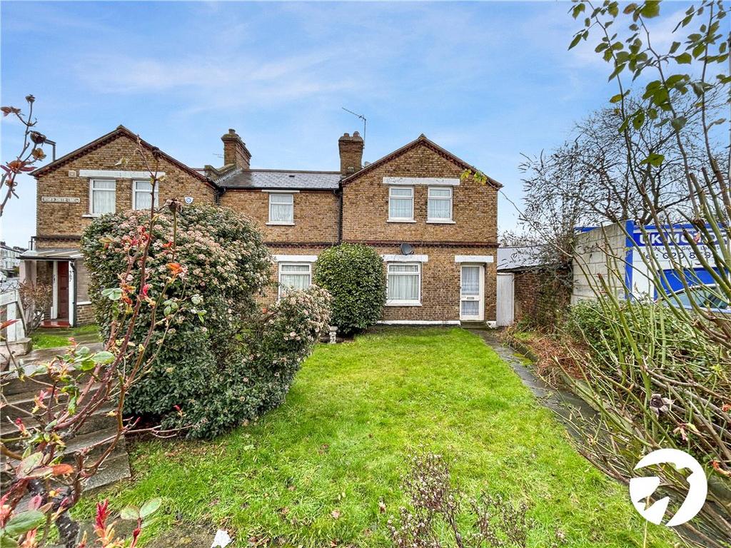 Hither Green Lane, London, SE13 2 bed end of terrace house - £1,400 pcm ...