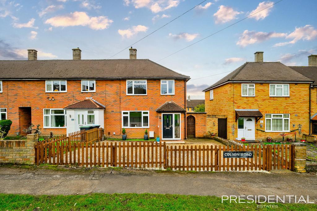 Loughton IG10 3 bed end of terrace house - £500,000
