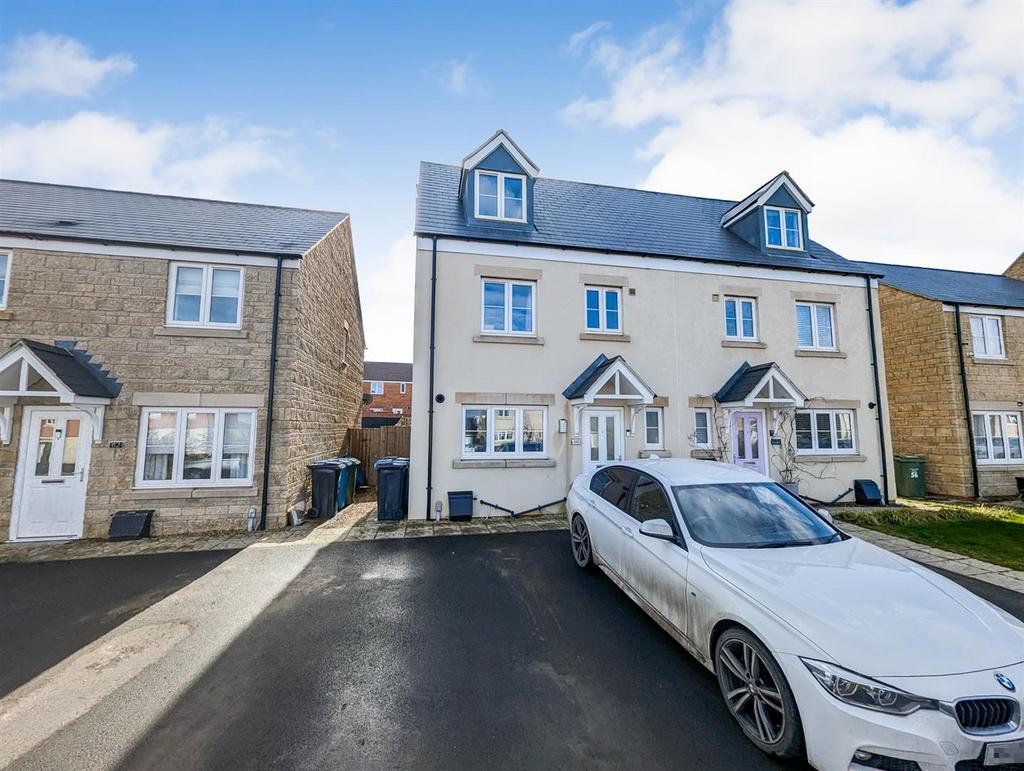 Airfield Way, Corby NN17 4 bed semi-detached house - £265,000