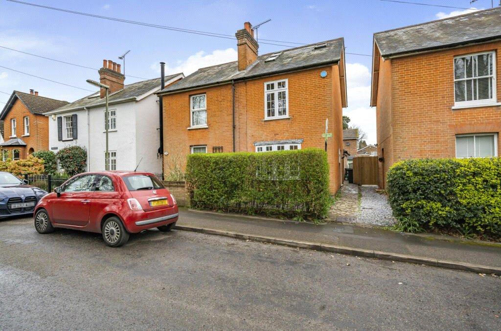 College Ride, Bagshot, Surrey, GU19 3 bed semi-detached house for sale ...