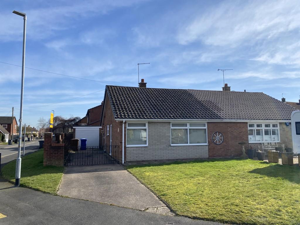 Henhurst Ridge, Burton-on-Trent 2 bed semi-detached bungalow for sale ...
