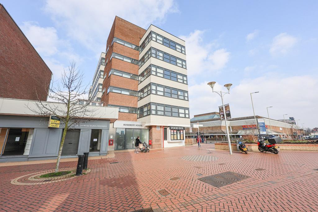 Chelmsford CM2 1 bed apartment - £215,000