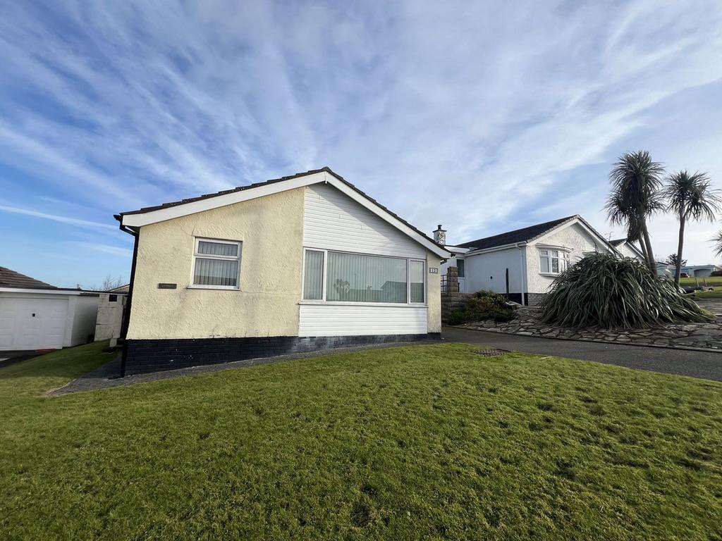 Gwelfor Estate, Cemaes Bay, LL67 2 bed detached bungalow for sale - £ ...