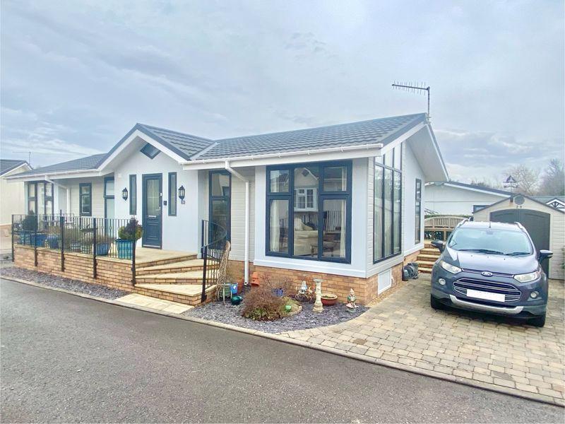 Southwick Road, Fareham PO17 2 bed park home for sale - £270,000