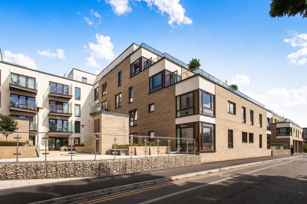 Beacon Rise, Newmarket Road, CB5 3 bed apartment - £1,895 pcm (£437 pw)