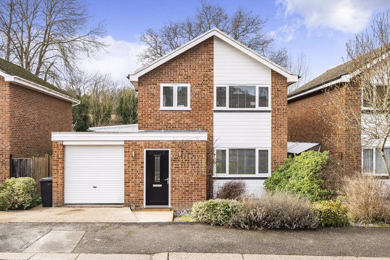 Reddown Road, Coulsdon CR5 3 bed detached house for sale - £675,000
