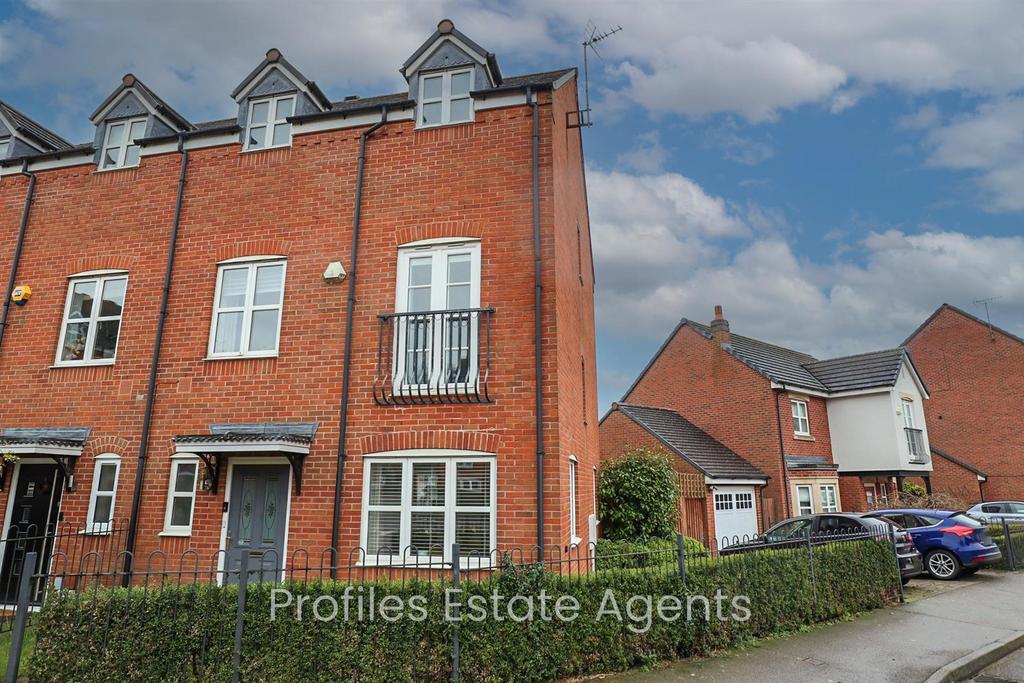Canberra Way, Burbage 4 bed semi-detached house for sale - £320,000