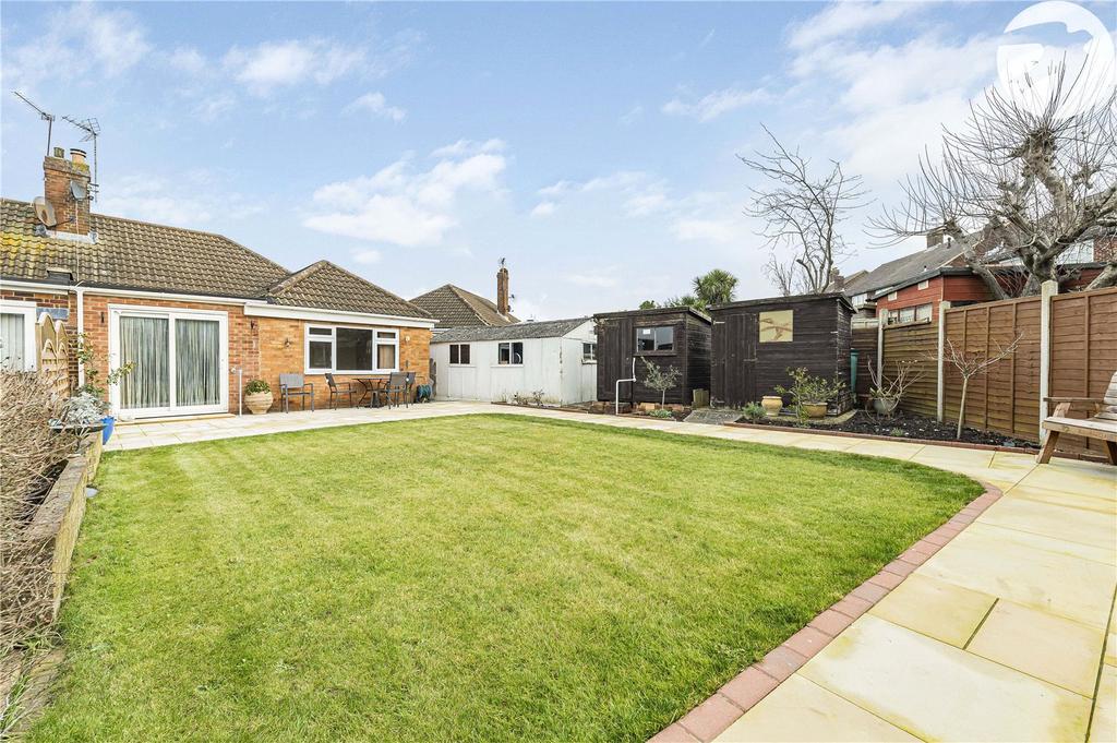 Airedale Close, Dartford, Kent, DA2 2 bed bungalow for sale - £400,000