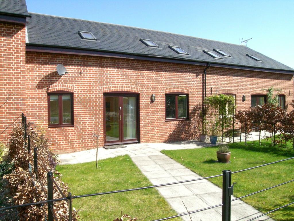 Tidmarsh Barns, Tidmarsh RG8 3 bed terraced house - £1,800 pcm (£415 pw)