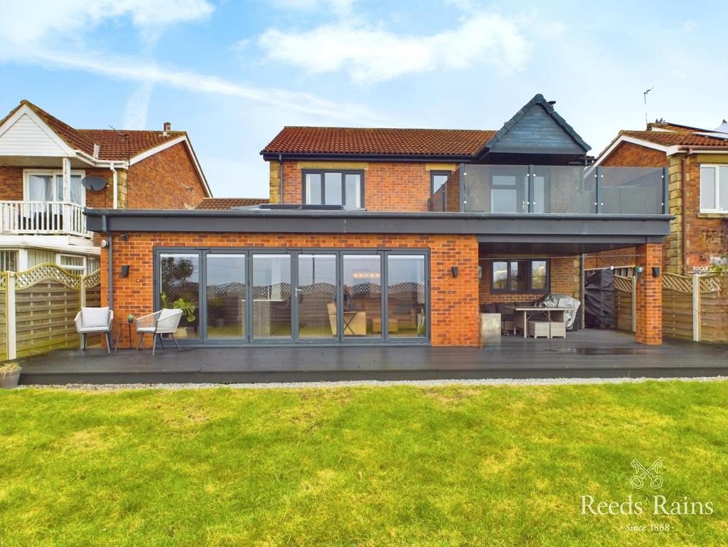 Pilots Way, Hull HU9 4 bed detached house - £465,000