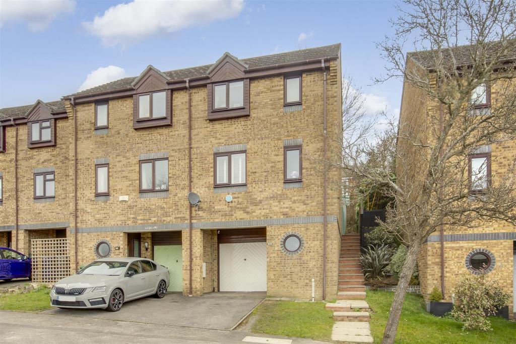 Garratts Way, High Wycombe HP13 3 bed end of terrace house for sale - £ ...