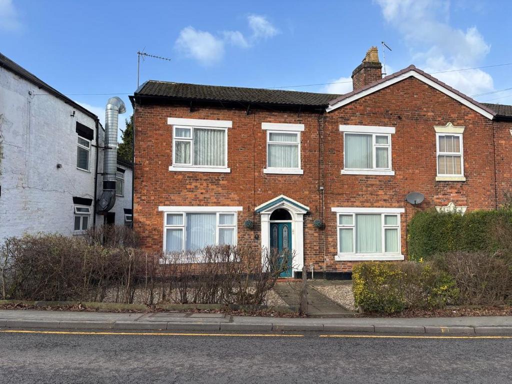 Crewe Road, Sandbach CW11 4 bed semi-detached house - £210,000