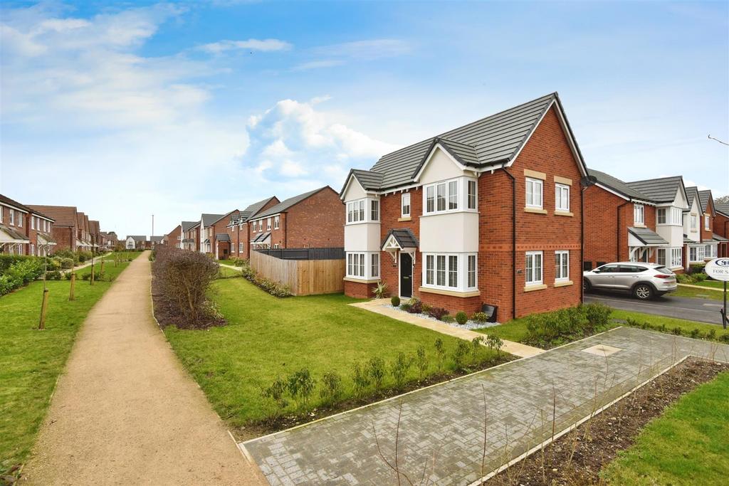 Canon Ward Way, Haslington, Crewe 3 bed detached house - £375,000