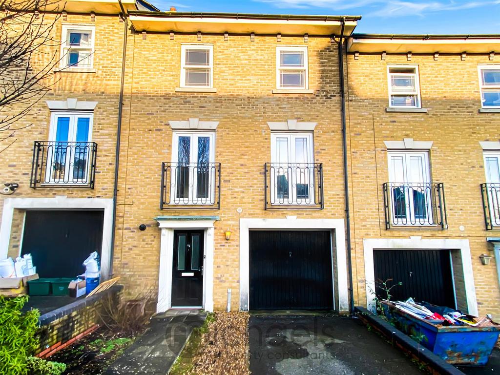 Axial Drive, Colchester, CO4 5YJ 4 bed townhouse to rent - £1,650 pcm ...